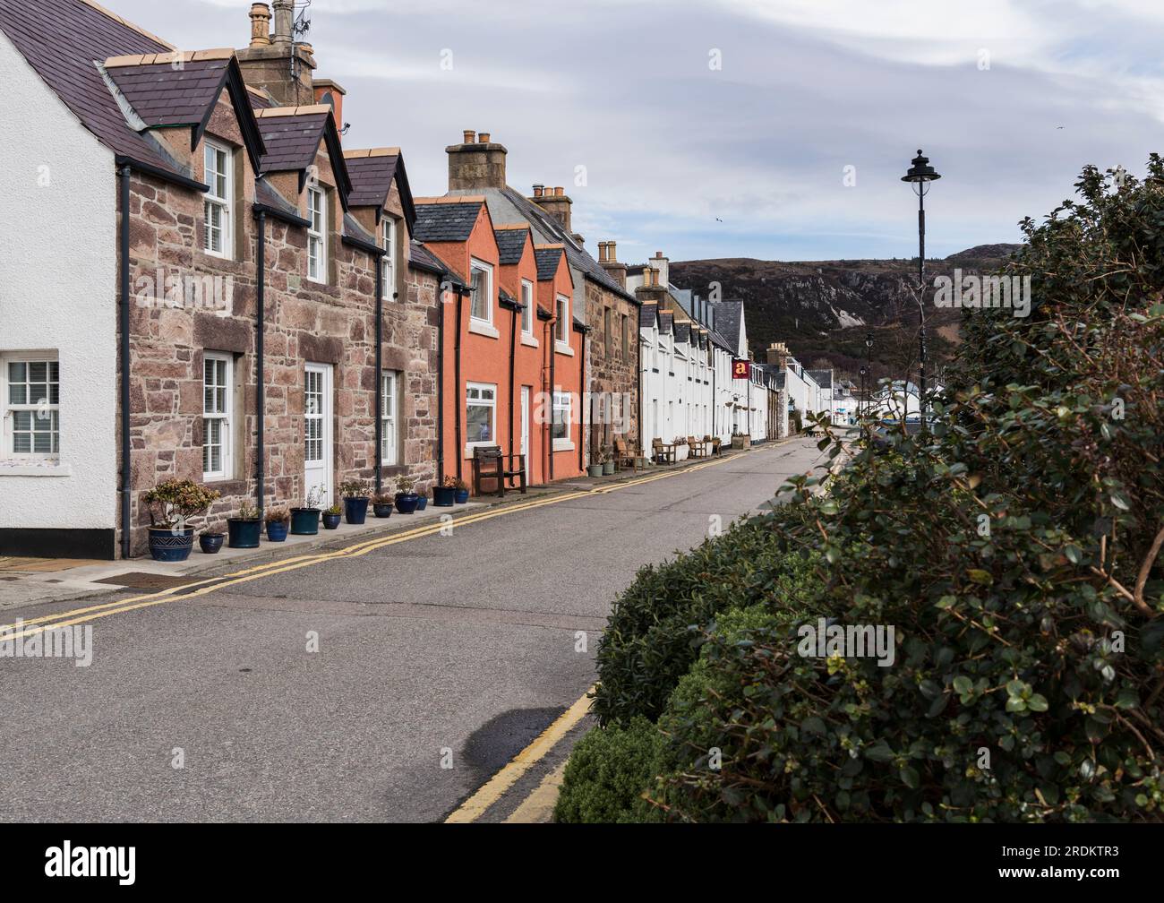 Buildings in ullapool hi-res stock photography and images - Alamy