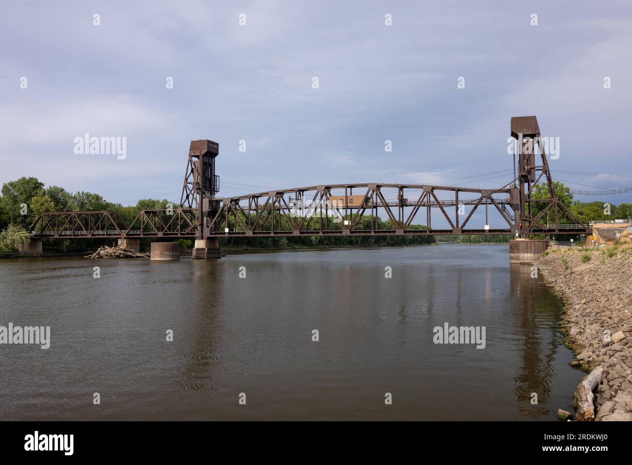 Railroad Lift Bridge On The Mississippi River Stock Photo - Alamy