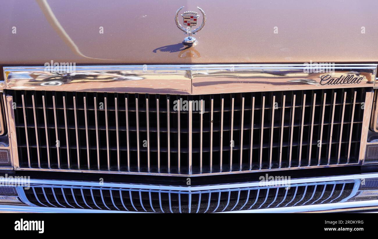 Logo, badge, branding of vintage cadillac motor car close up at ...