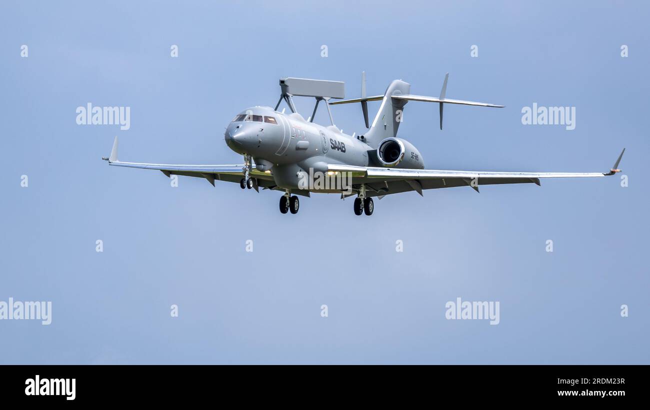 Bombardier Global Express - Saab GlobalEye, arriving at RAF Fairford ...