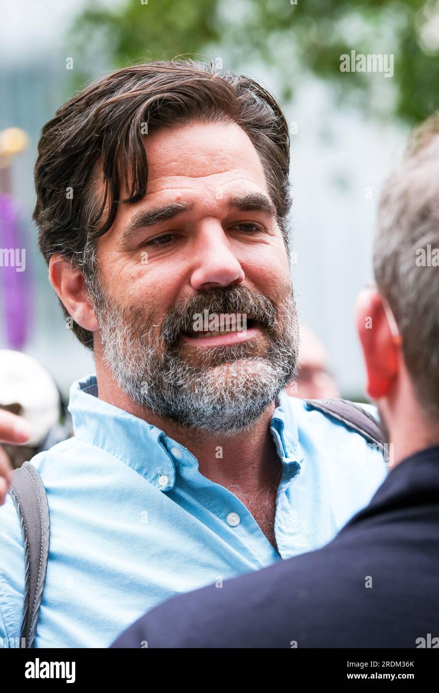 Actor rob delaney hi-res stock photography and images - Alamy