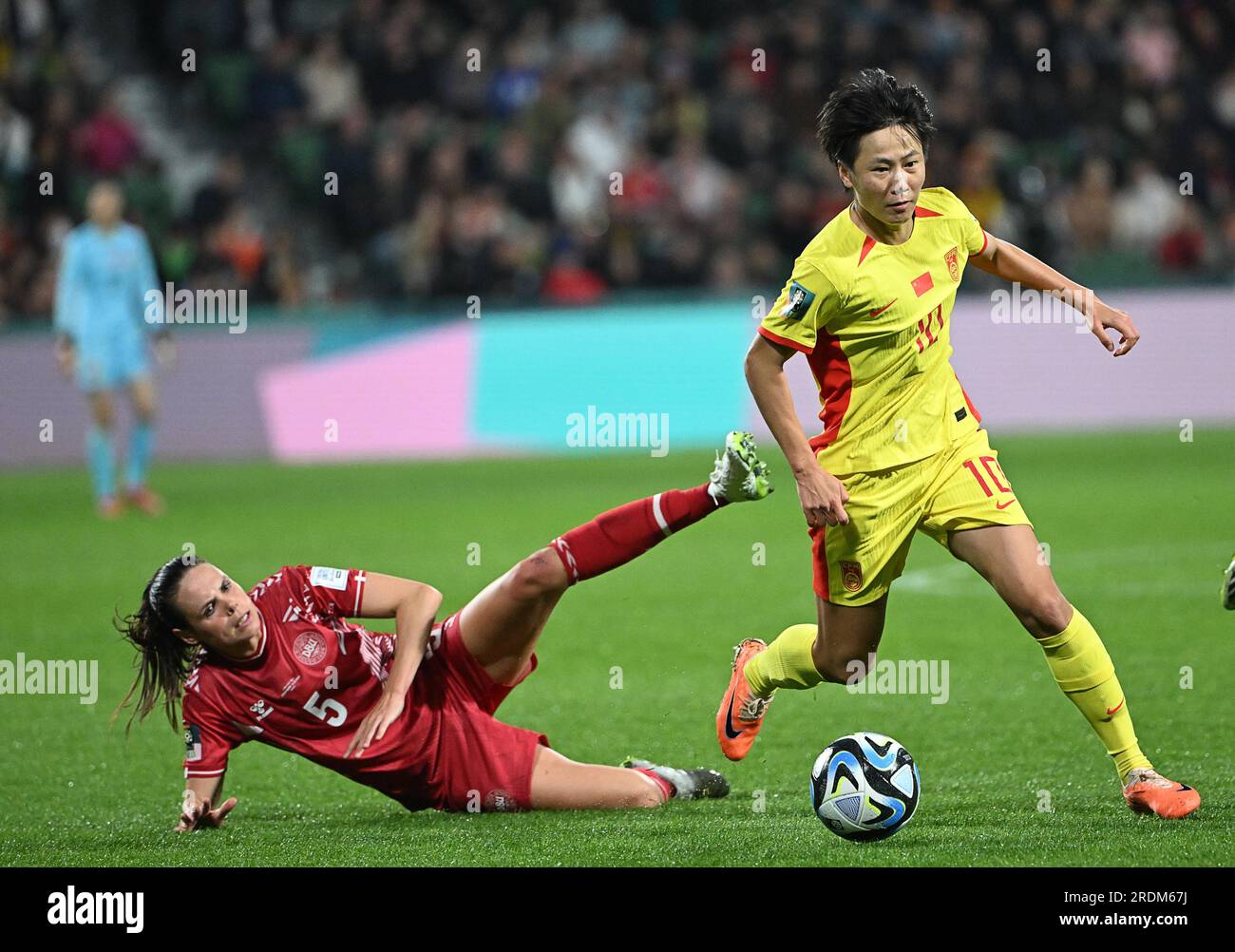 Perth, Australia. 22nd July, 2023. Zhang Rui (R) of China breaks ...