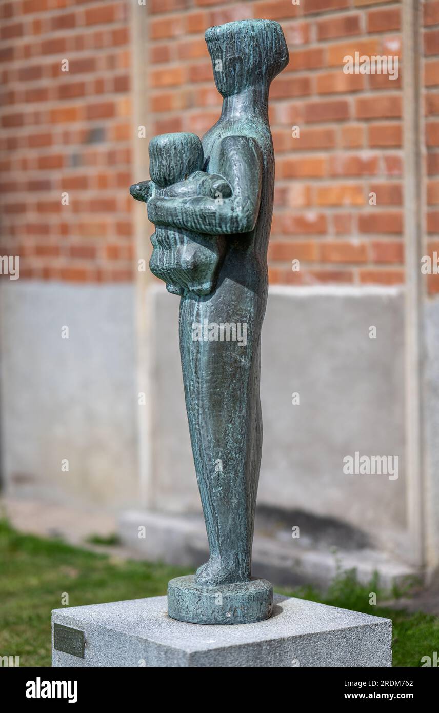 Mother and Child by Liss Eriksson in the sculpture park outside ...