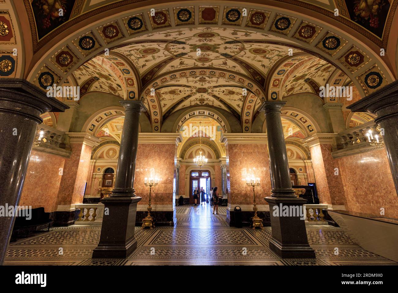 The ornate decorations of the Hungarian State Opera House, Budapest ...
