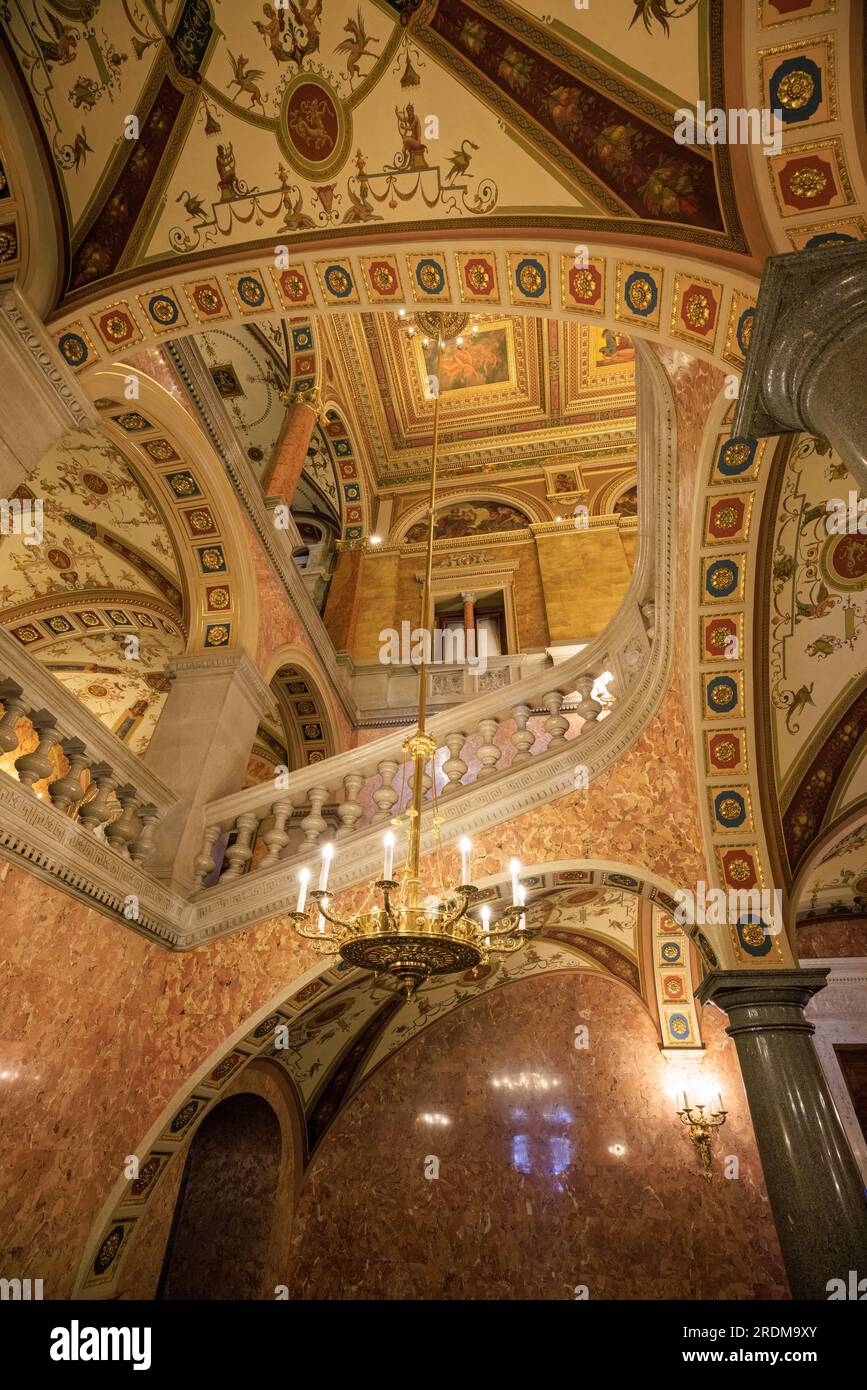 The ornate decorations of the Hungarian State Opera House, Budapest ...