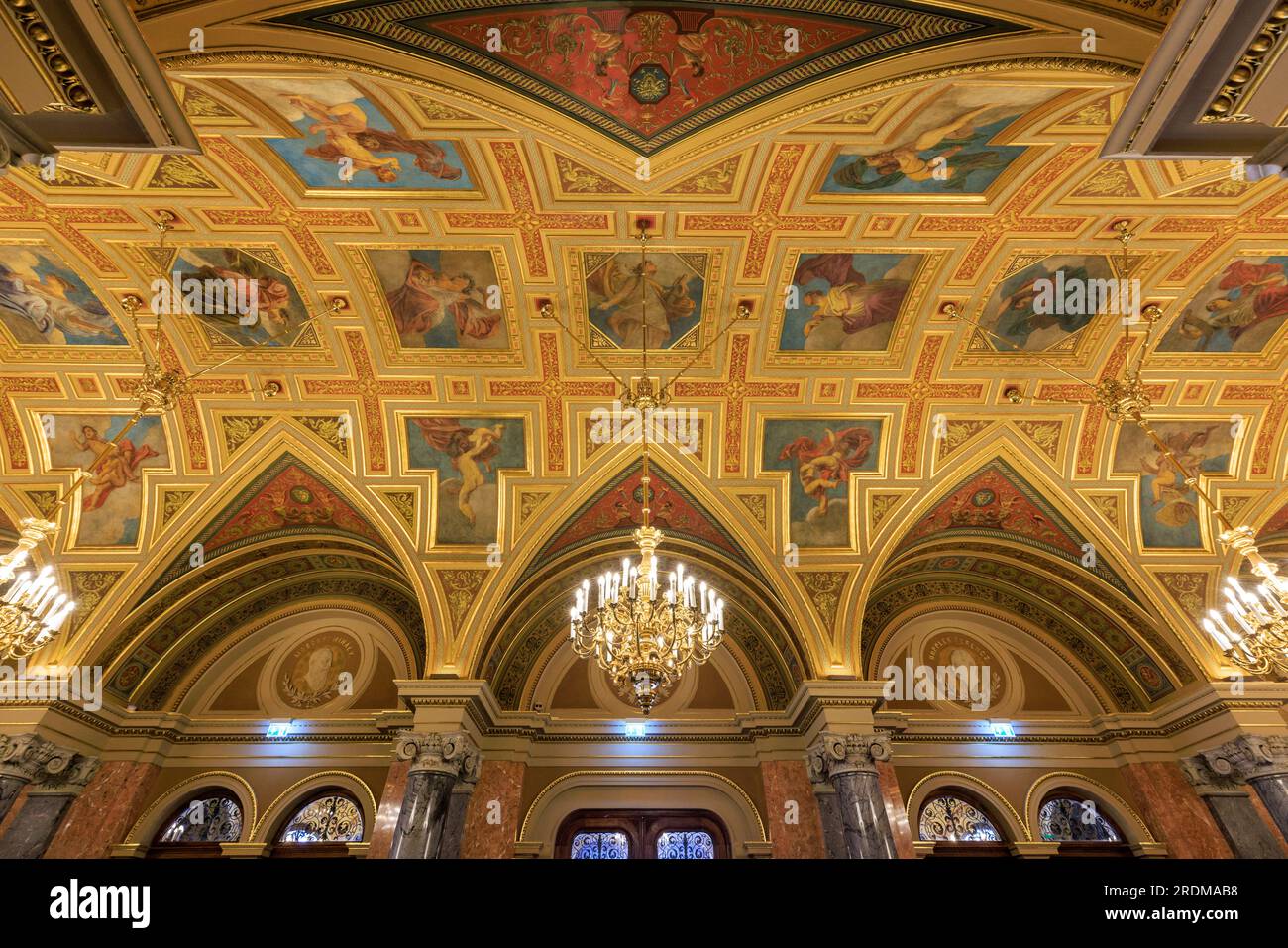 The ornate decorations of the Hungarian State Opera House, Budapest ...
