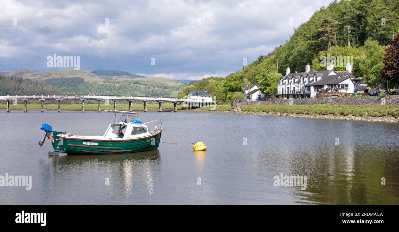 Eryri national park mawddach trail hi-res stock photography and images ...