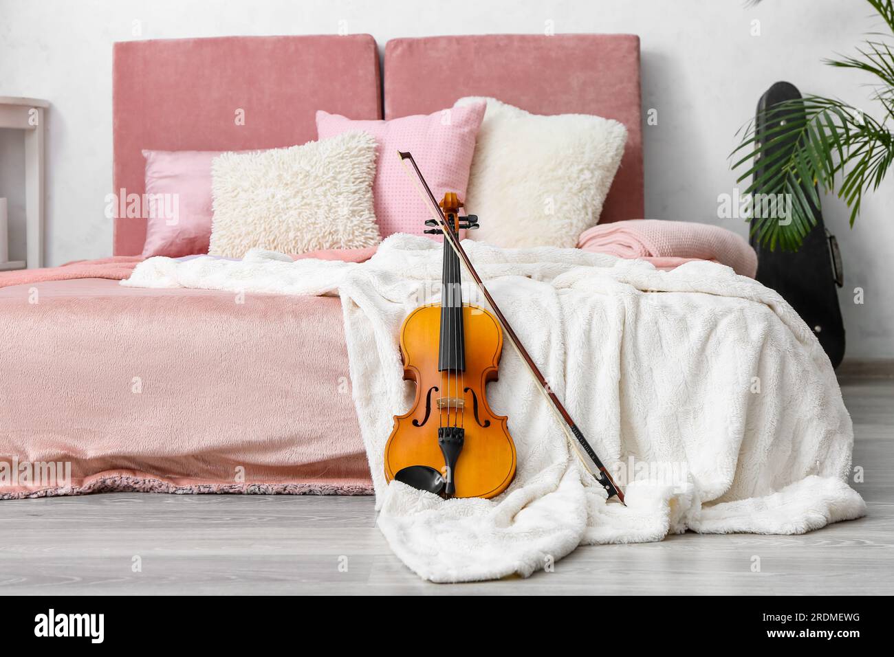 Interior design violin hi-res stock photography and images - Alamy