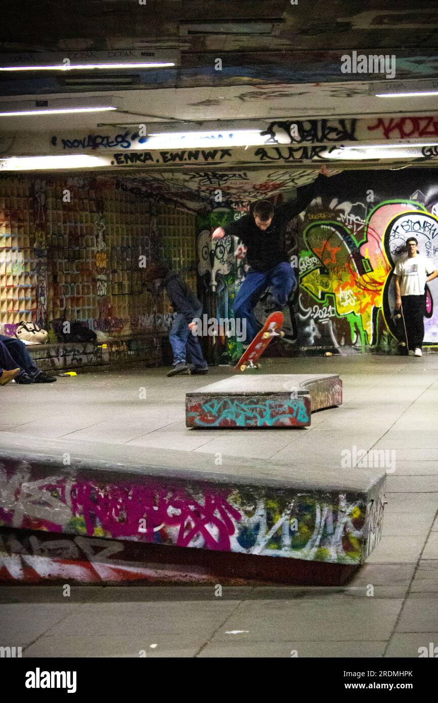 Skate stairs hi-res stock photography and images - Alamy