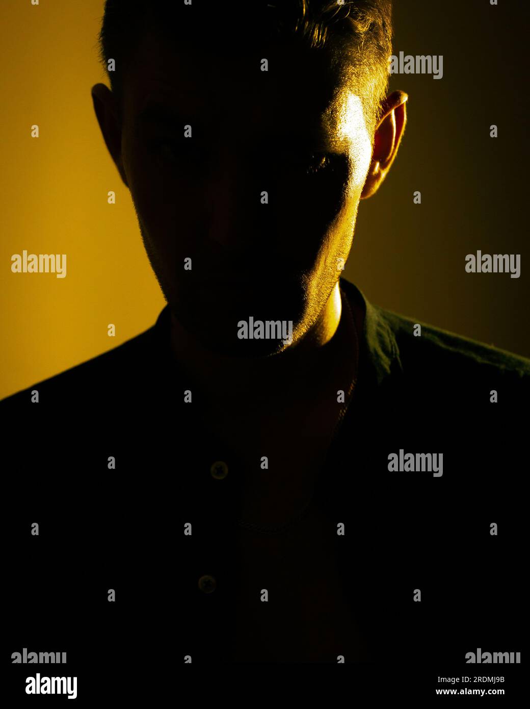 silhouette Portrait of a man in the harsh sunset light Stock Photo - Alamy