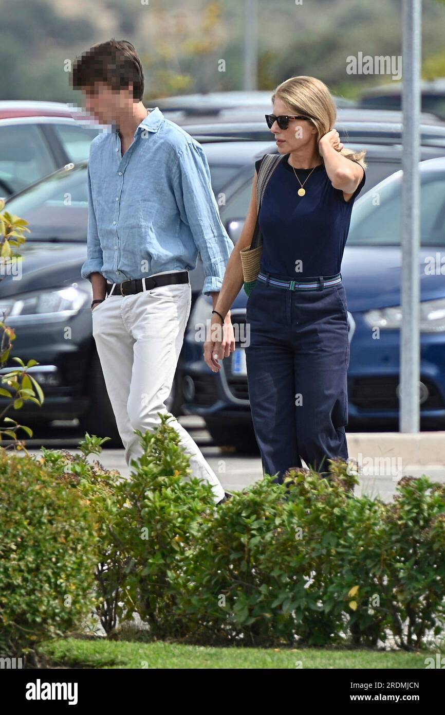 María Chavarri and her son Álvaro Fitz James at the Tanatorio de la Paz ...