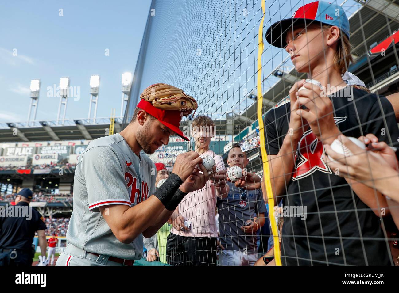 Philadelphia Phillies shortstop Trea Turner (7) signs autographs for ...