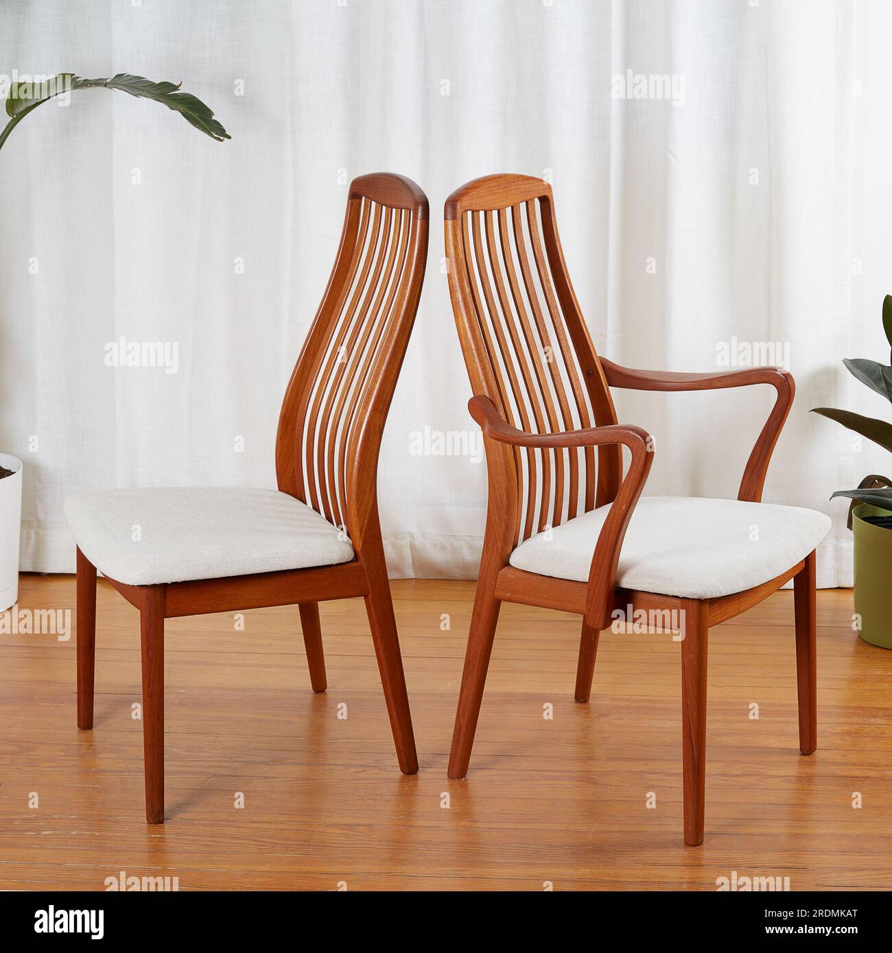 Modern wooden designer chair hi-res stock photography and images - Alamy