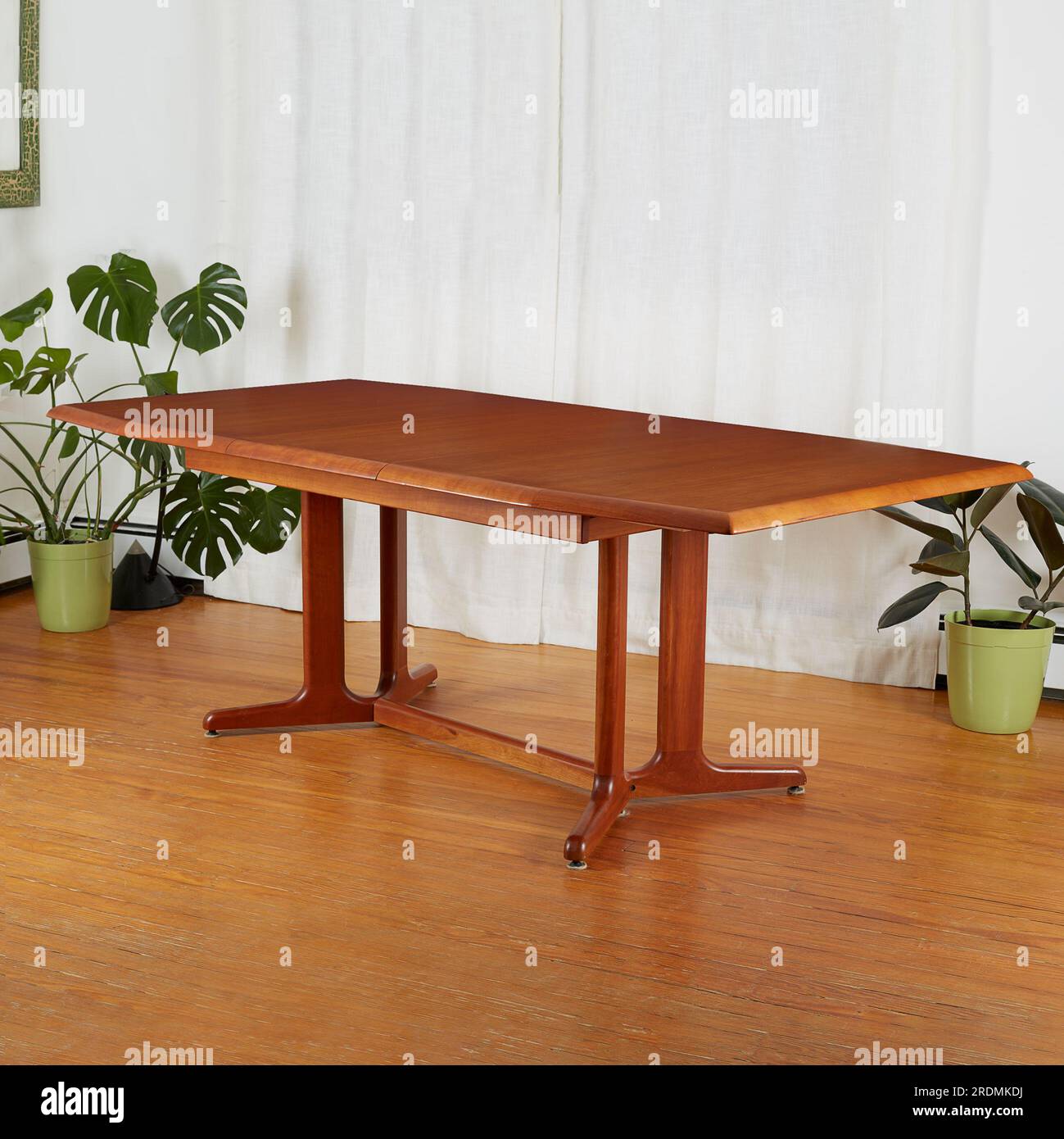 Beautiful late-century extended teak dining table. Vintage wooden ...