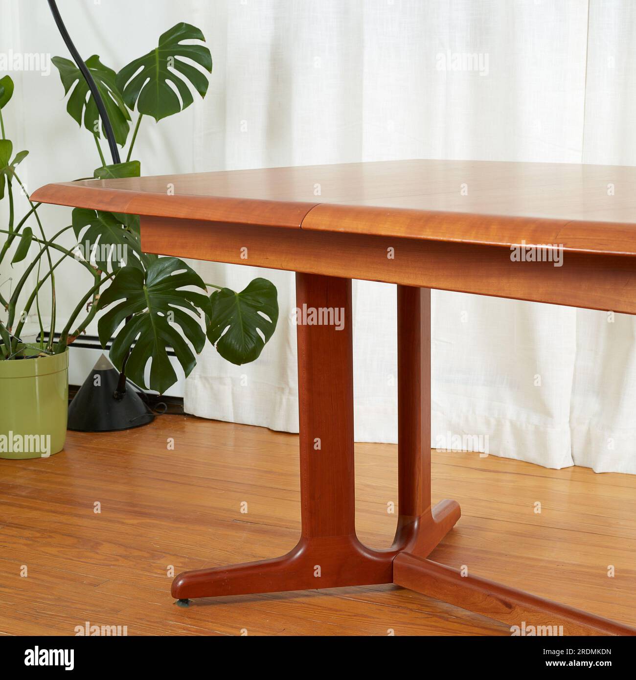 Beautiful late-century extended teak dining table. Vintage wooden ...