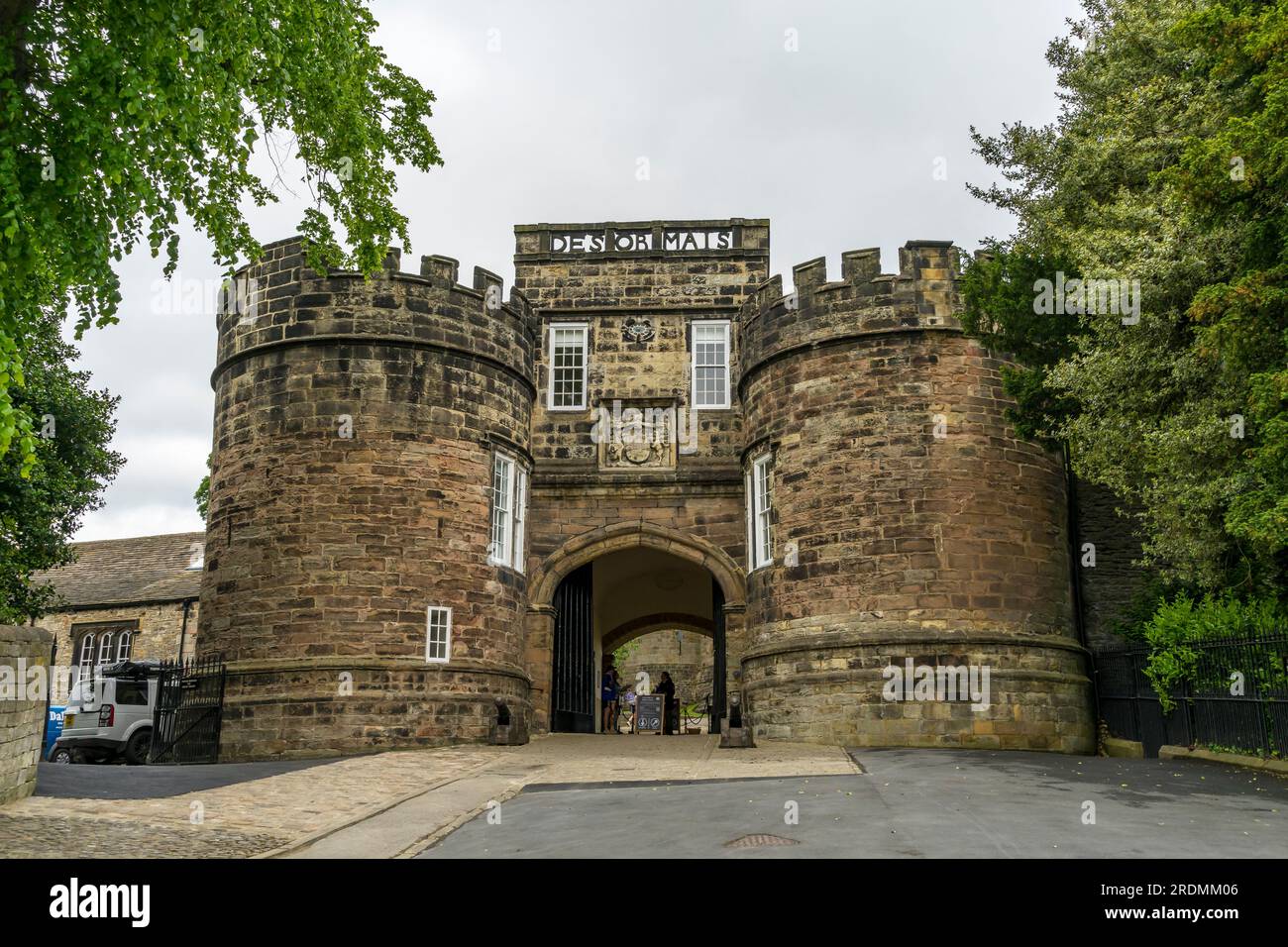 Coat arms on gateway hi-res stock photography and images - Alamy
