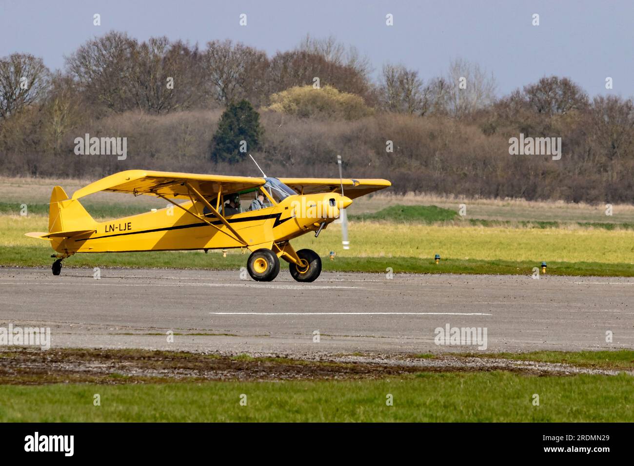 Cockpit piper super cub aircraft hi-res stock photography and images ...