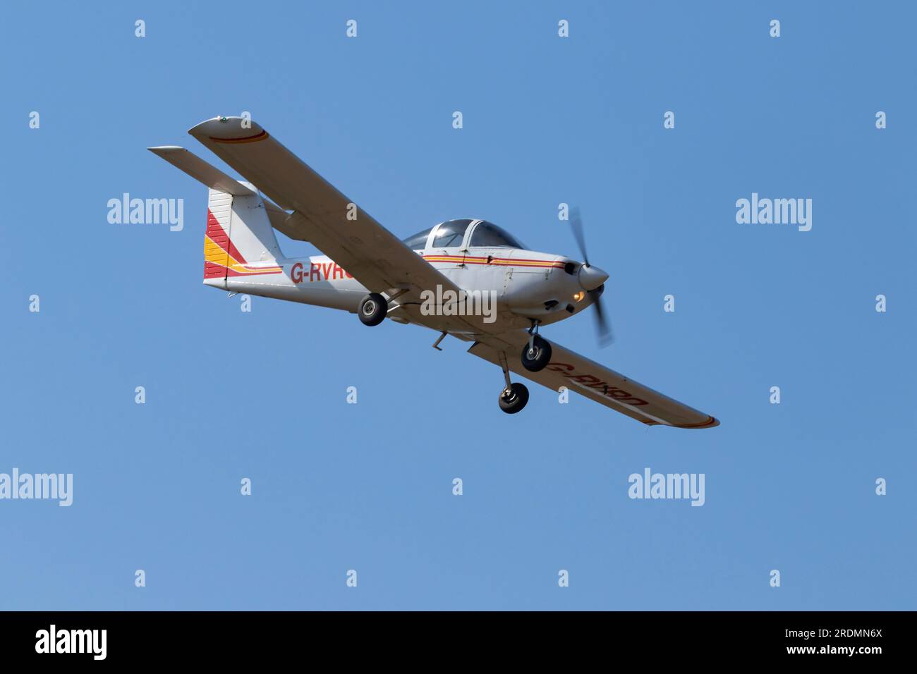Piper PA-38-112 Tomahawk G-RVRO Stock Photo - Alamy