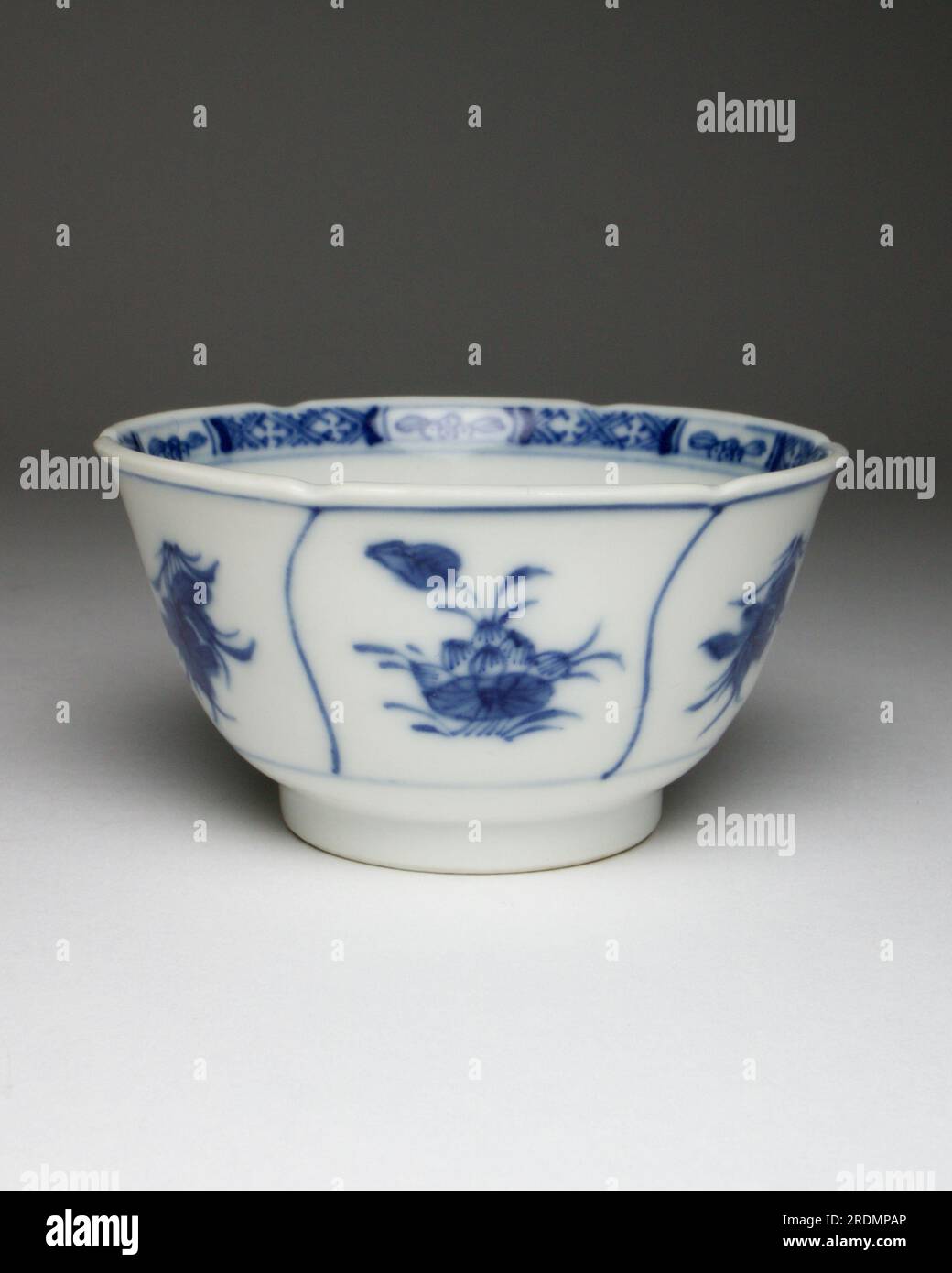Antique Chinese blue and white porcelain tea bowl painted with six ...