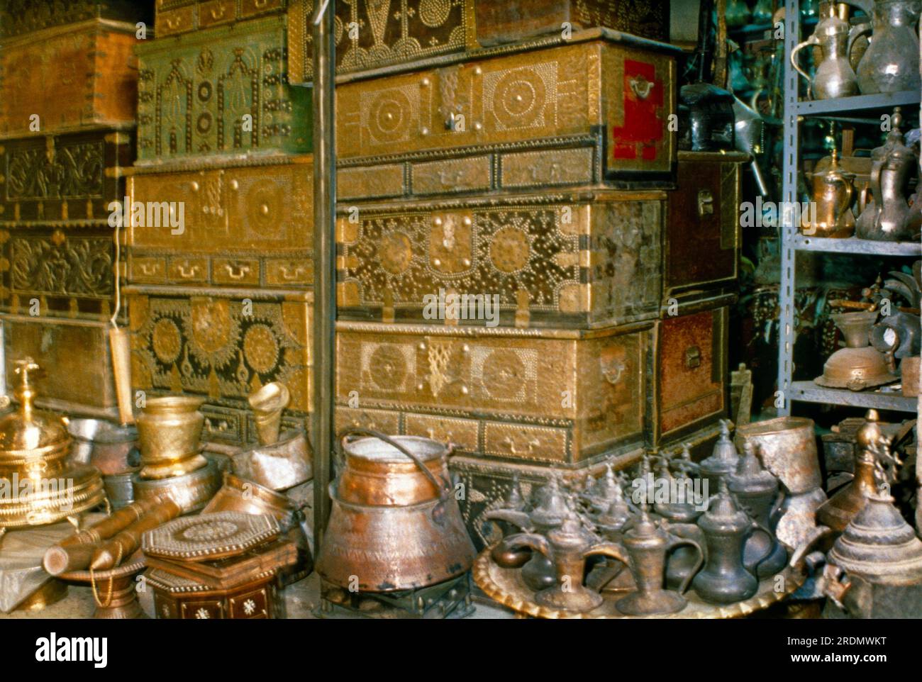 Saudi arabia dallah coffee pot hi-res stock photography and images - Alamy