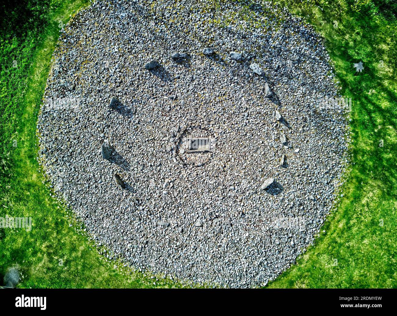 Pre historic cairn grave hi-res stock photography and images - Alamy