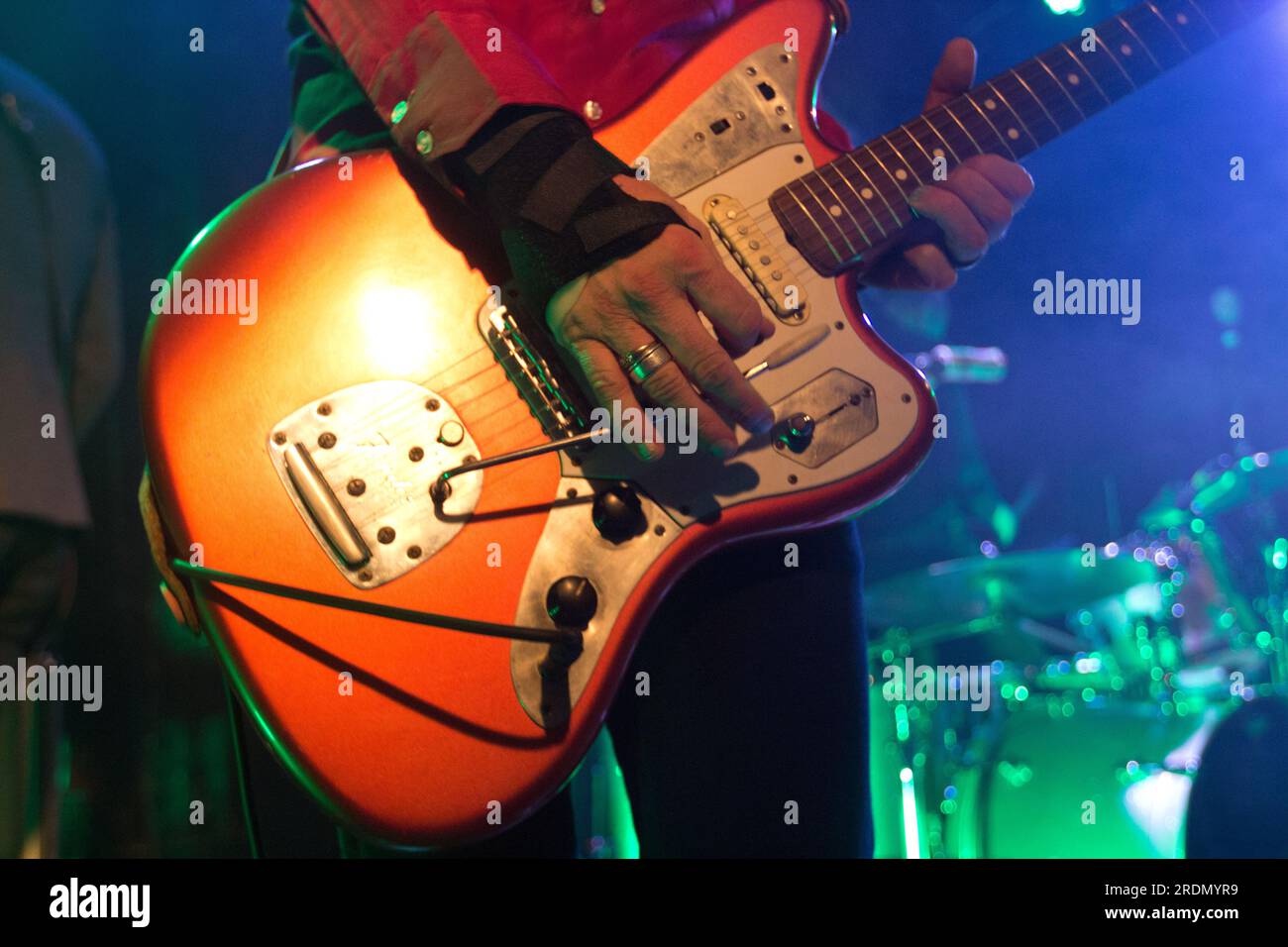 Johnny marr fender jaguar hi-res stock photography and images - Alamy