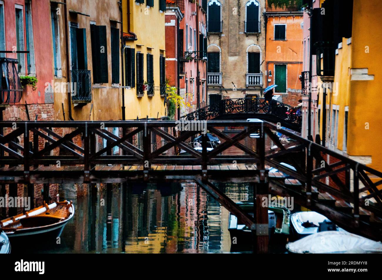 Footbridge over the Rio Priuli o de Santa Sofia canal in Venice, Italy ...