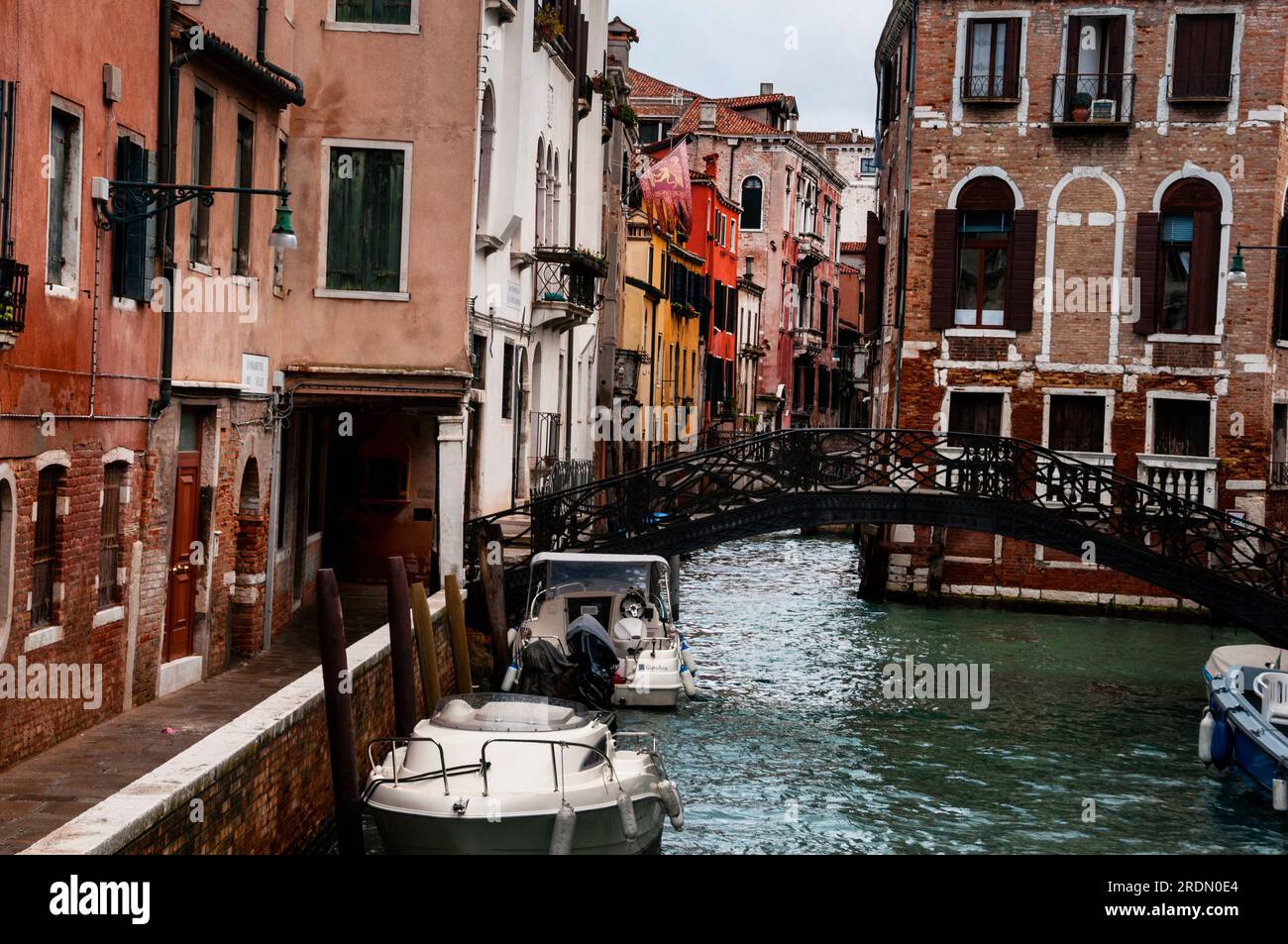 Arched trifora hi-res stock photography and images - Alamy