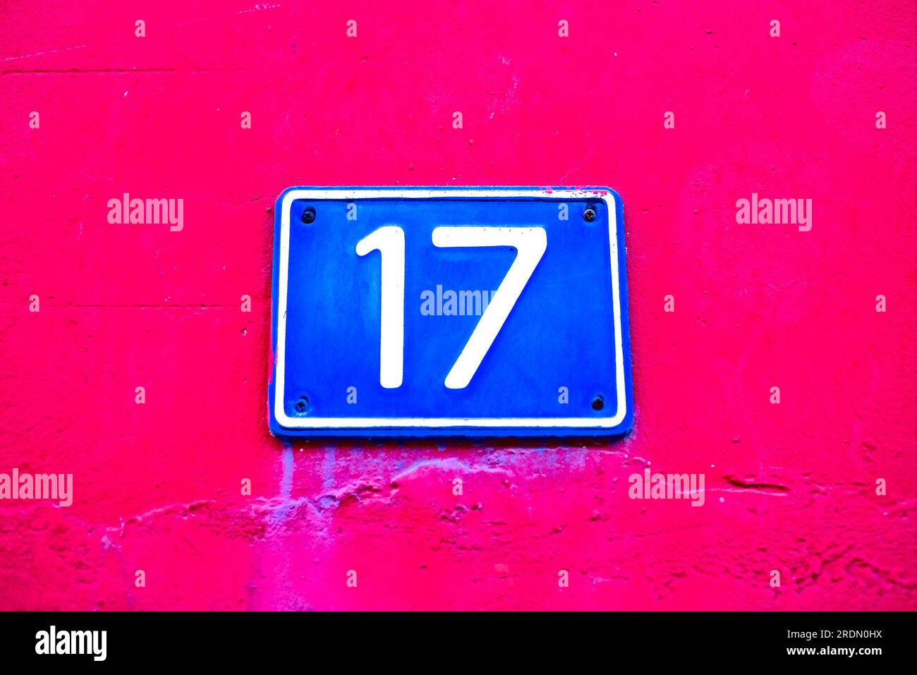 Number seventeen, 17, blue plate on neon red background Stock Photo - Alamy