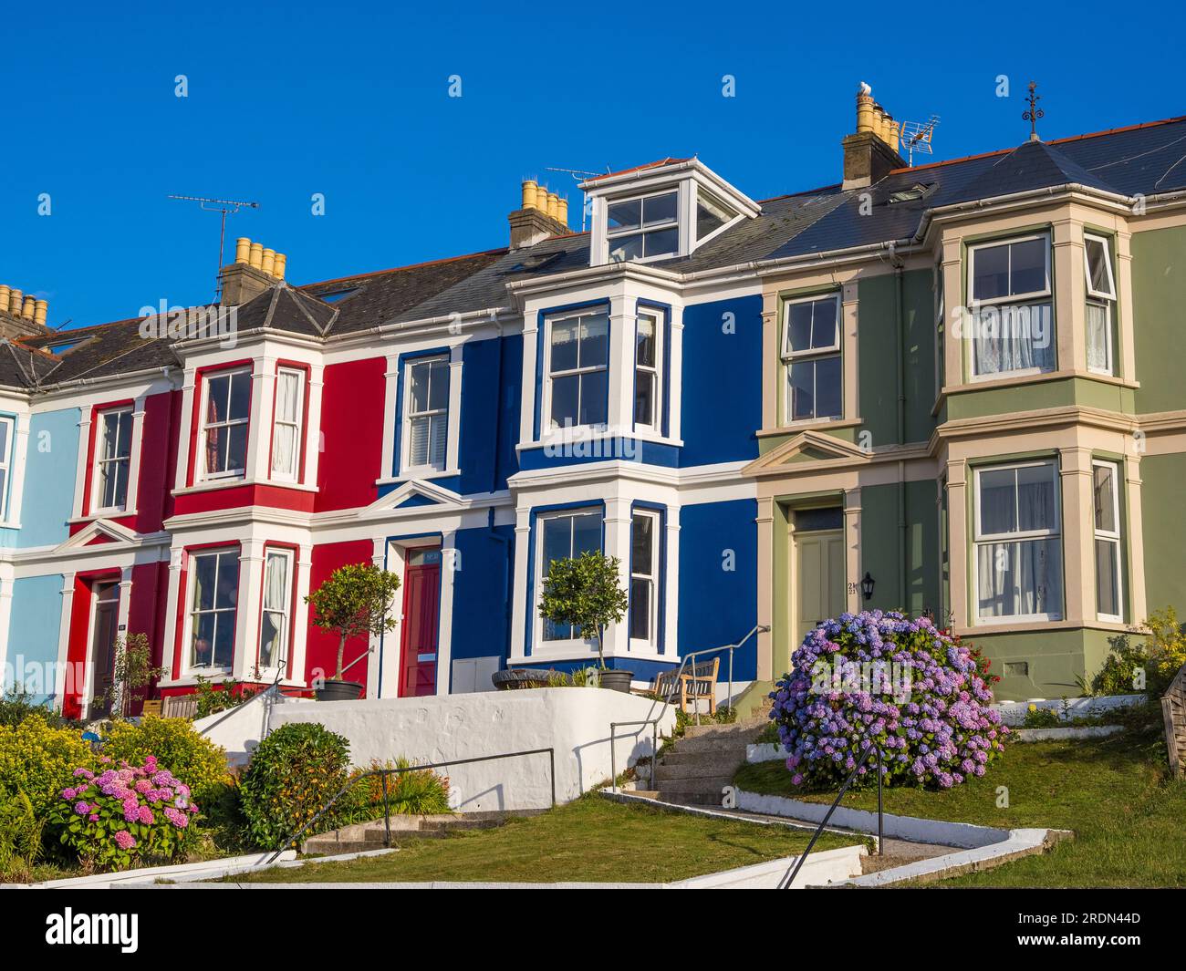 Terrace of coloured houses hi-res stock photography and images - Alamy