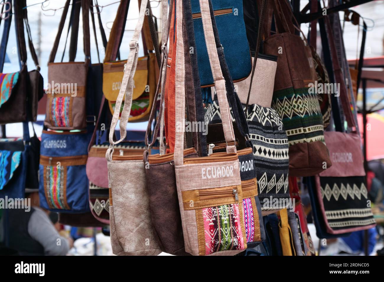 Textile market otavalo ecuador hi-res stock photography and images - Alamy