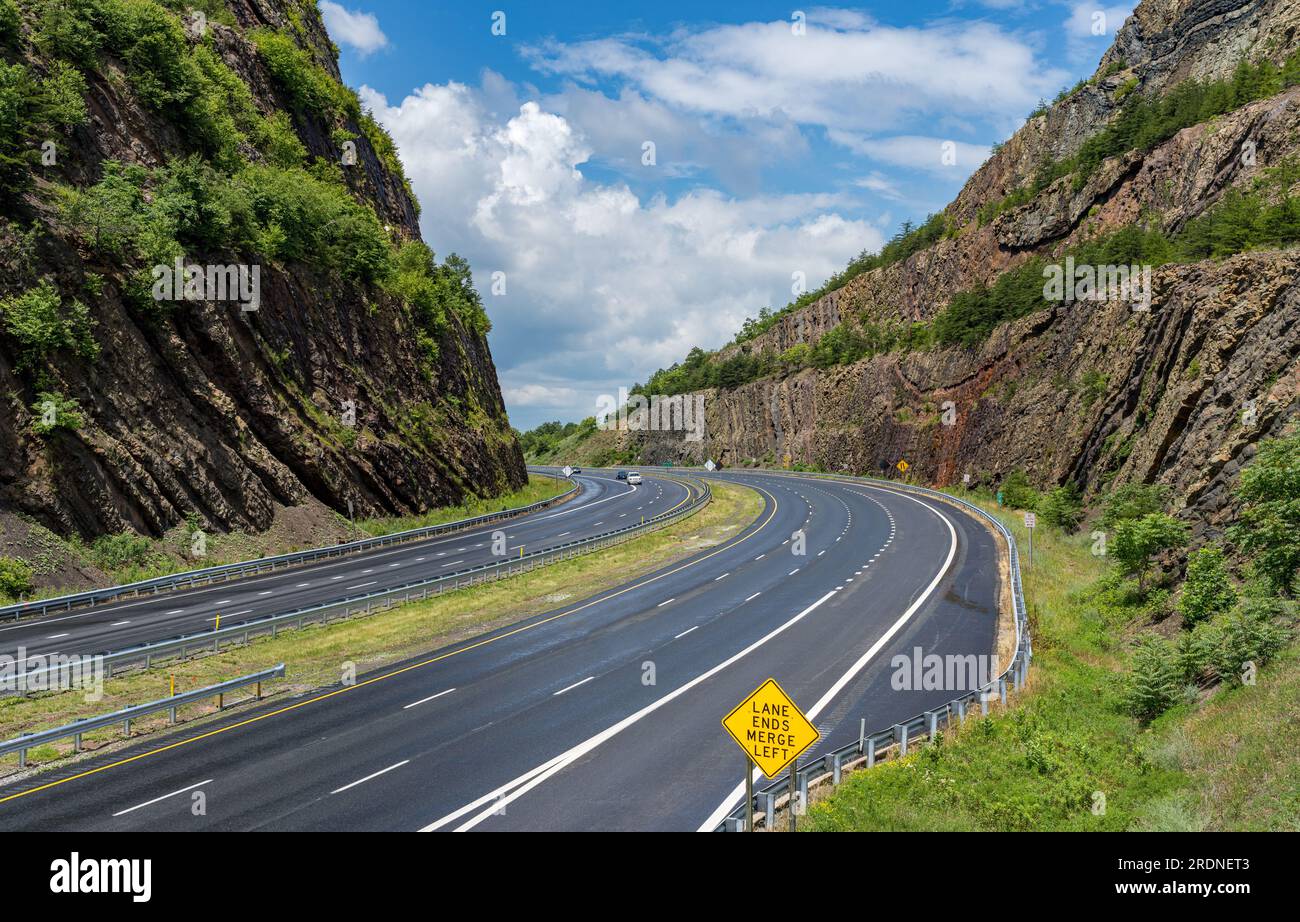 Road through the mountains of Sideling Hill Road Cut for the I68 ...