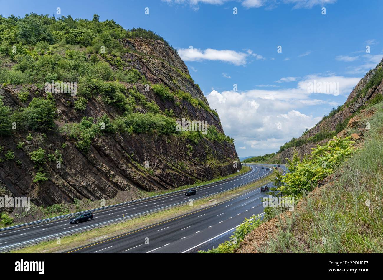 Road through the mountains of Sideling Hill Road Cut for the I68 ...
