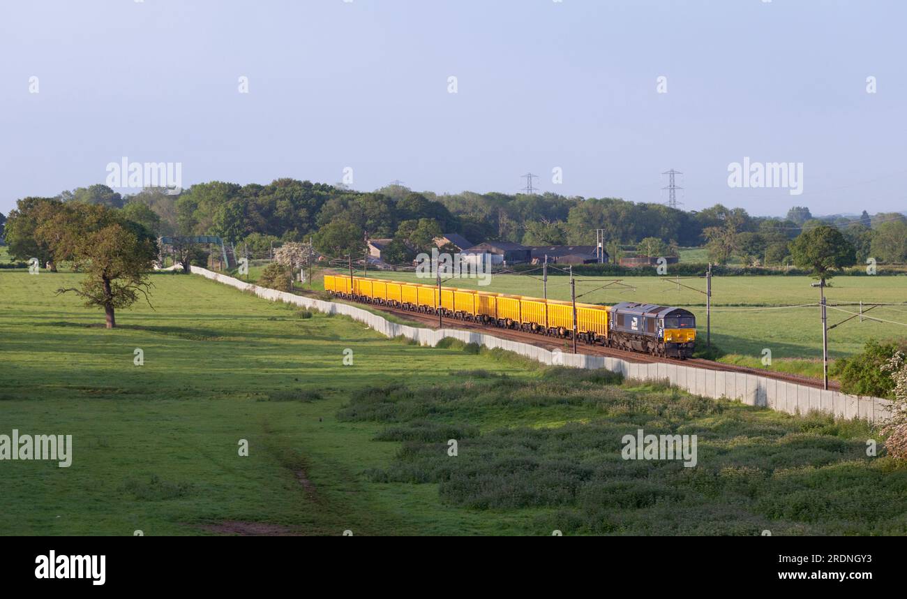 Drs diesel electric locomotive hi-res stock photography and images - Alamy