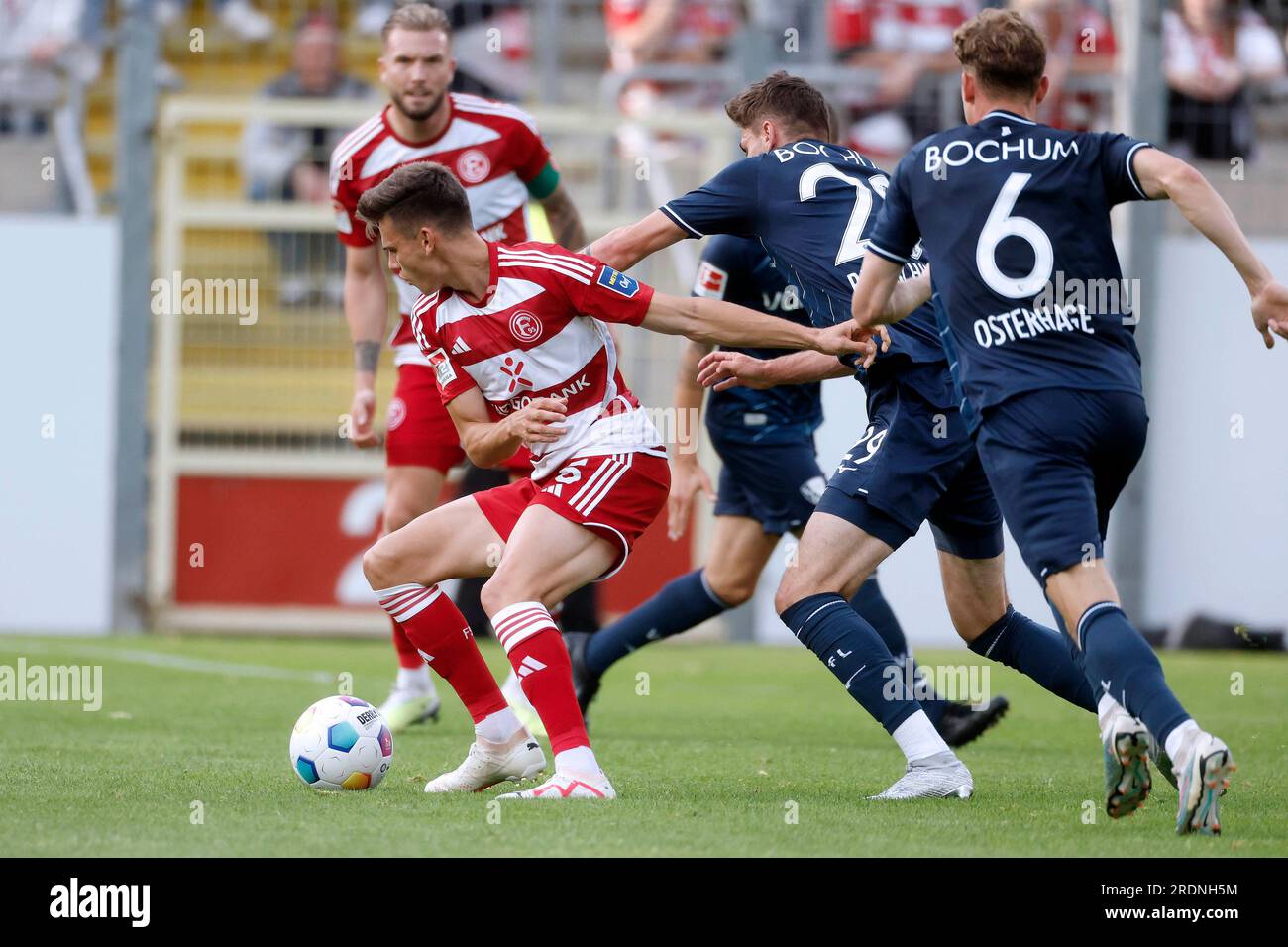 V li im zweikampf 1 bundesliga hi-res stock photography and images - Alamy