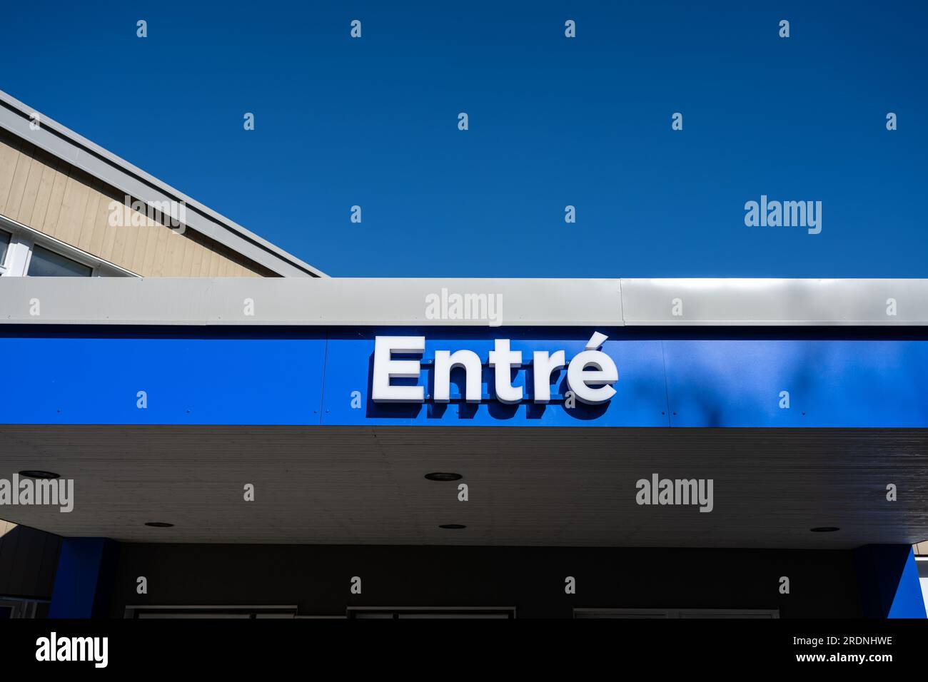 Blue sign direction symbol icon hi-res stock photography and images - Alamy