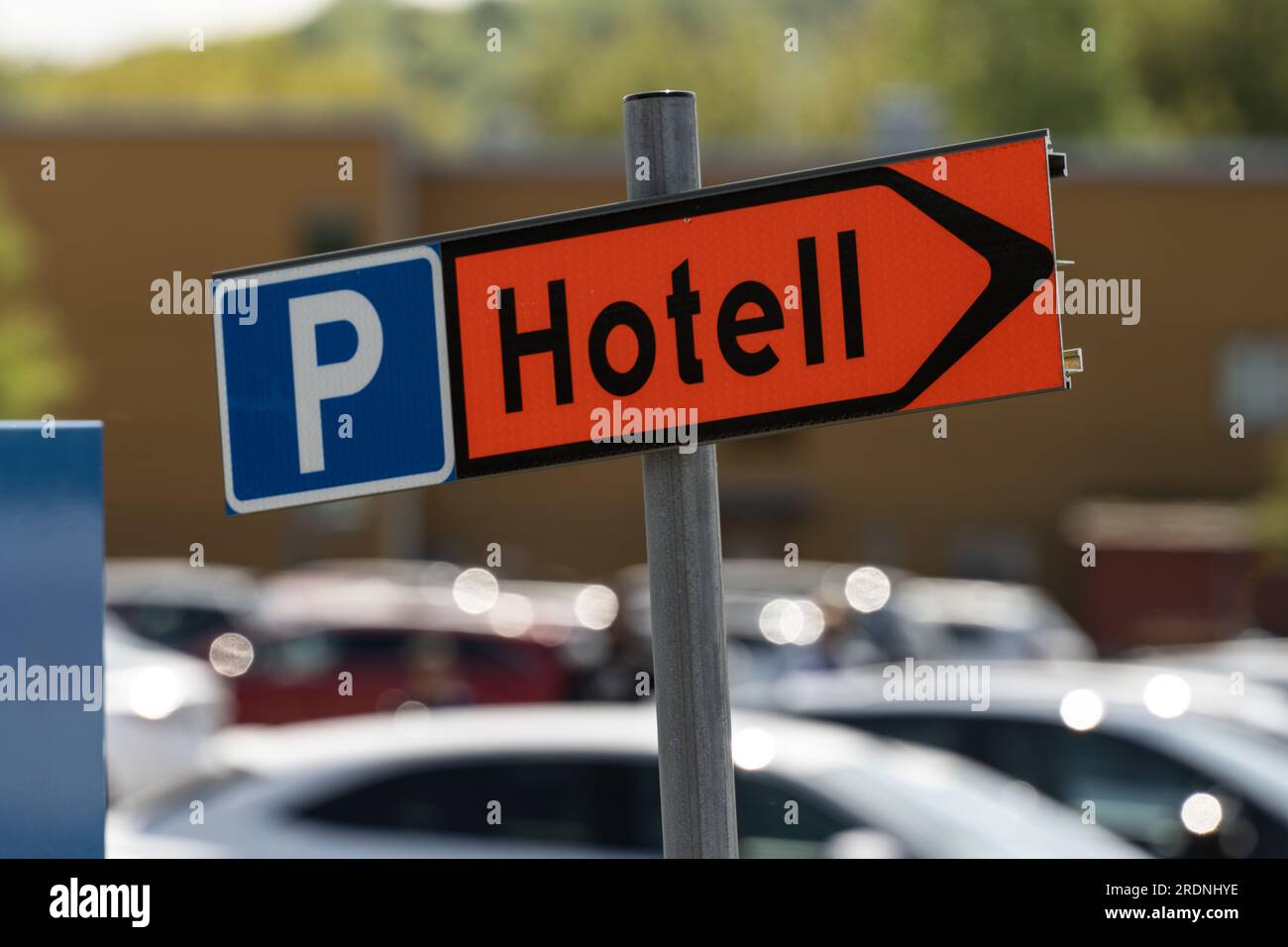 Hotel parking sign by a parking lot Stock Photo - Alamy