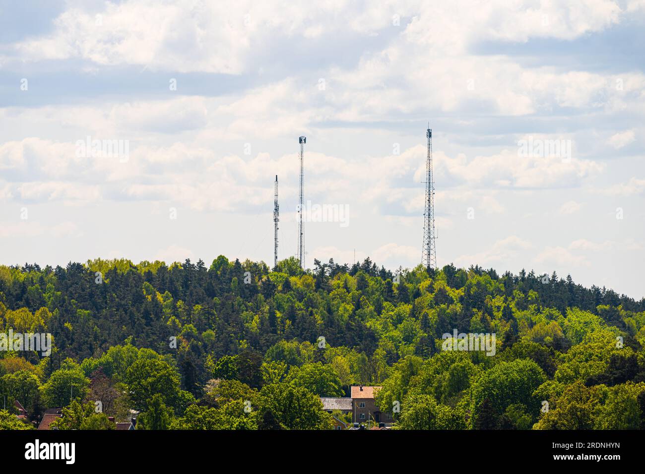 Communications masts hi-res stock photography and images - Alamy