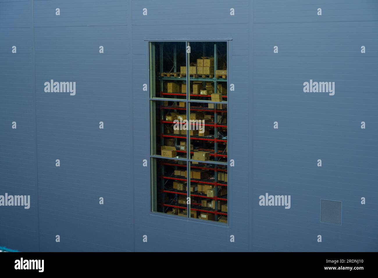 Delivery through window hi-res stock photography and images - Alamy