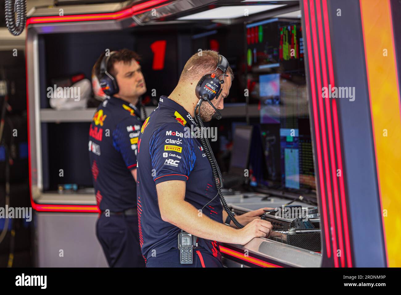 Oracle Red Bull Racing mechanicals at work on the car during Qualify ...