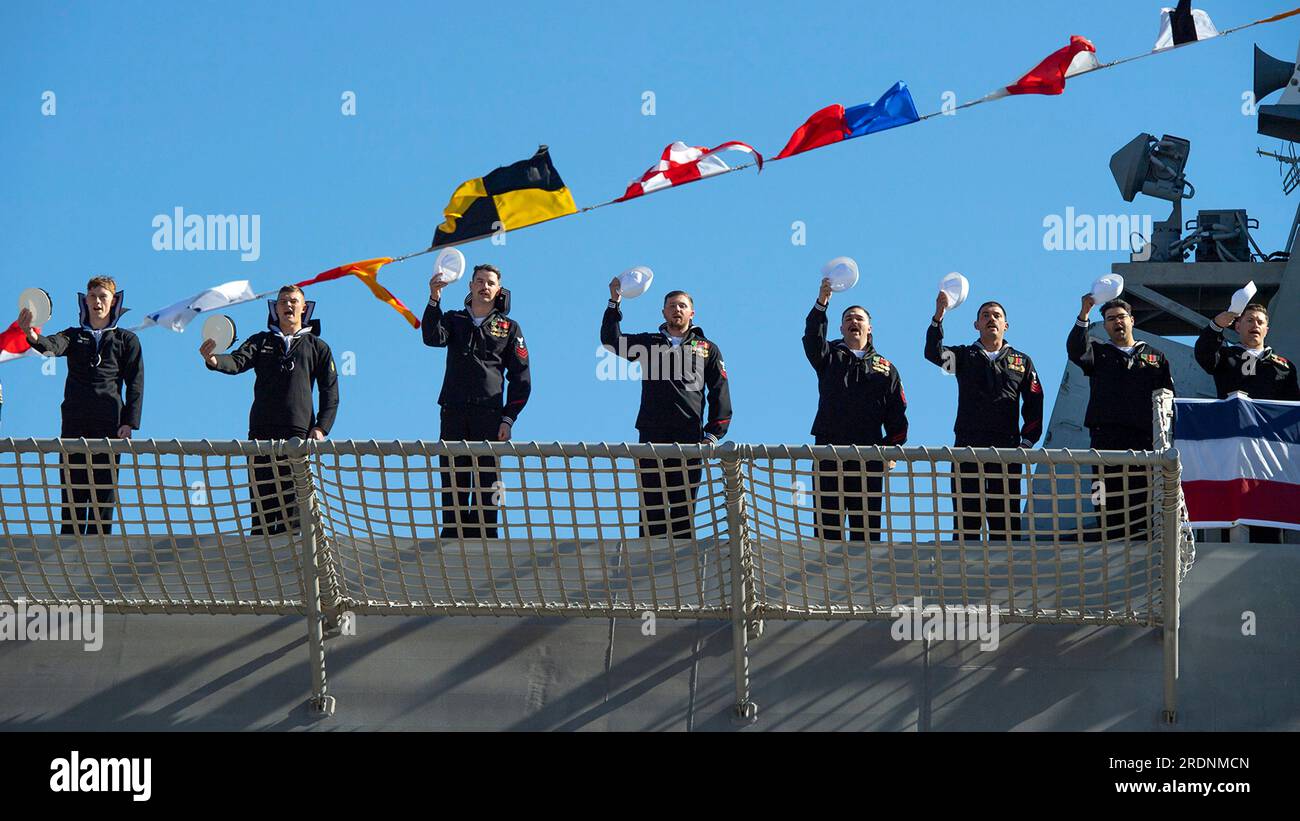 Three royal navy sailors hi-res stock photography and images - Alamy