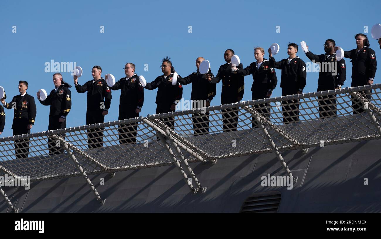 Uss canberra hi-res stock photography and images - Alamy