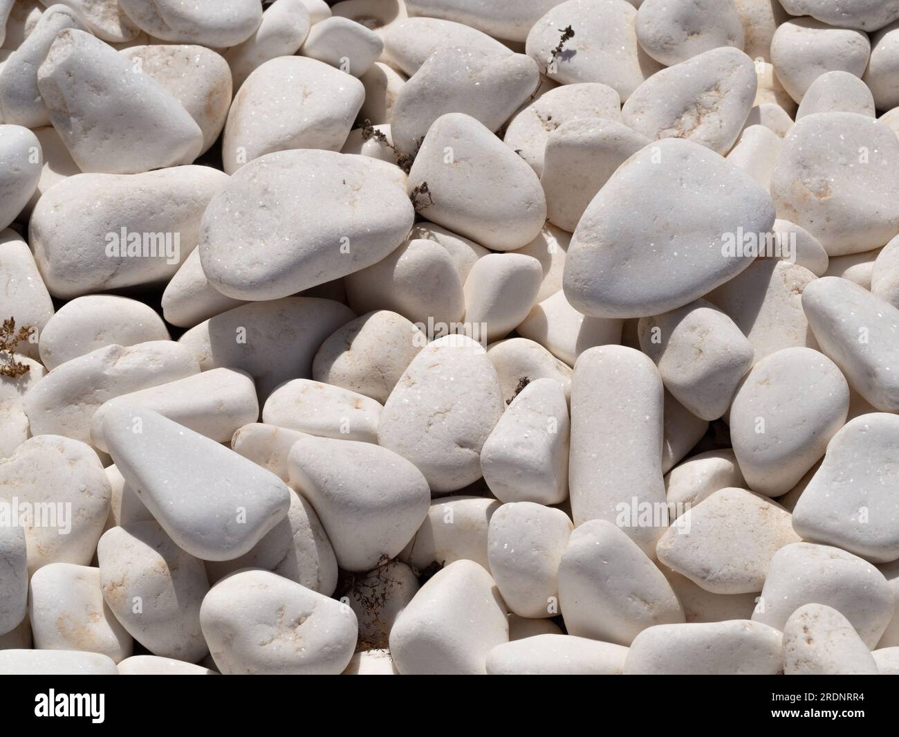 White pebbles hi-res stock photography and images - Alamy