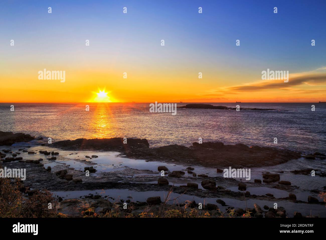 Bright rising sun over Pacific ocean horizon from Swansea heads in ...