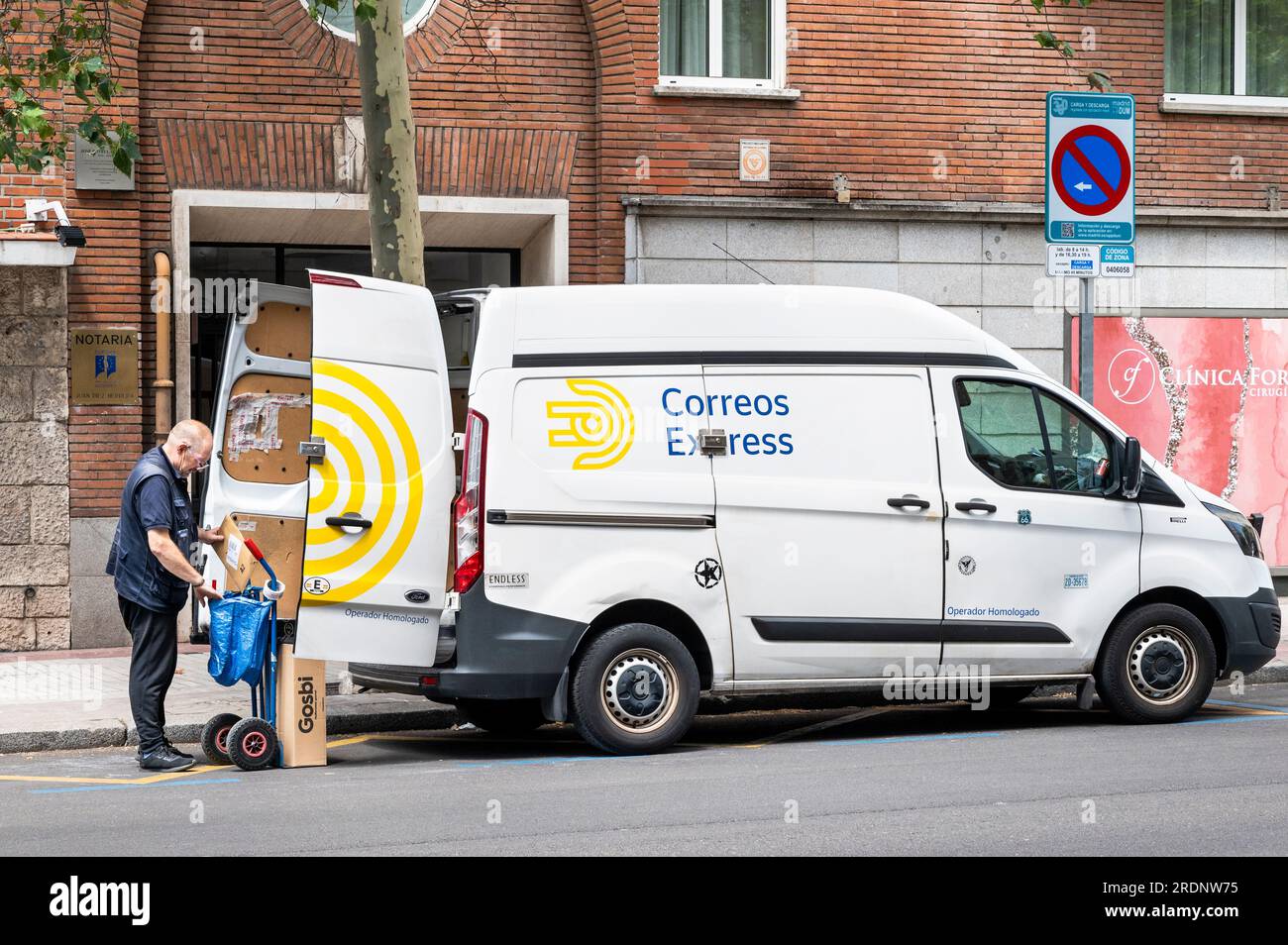 Correos van hi-res stock photography and images - Alamy