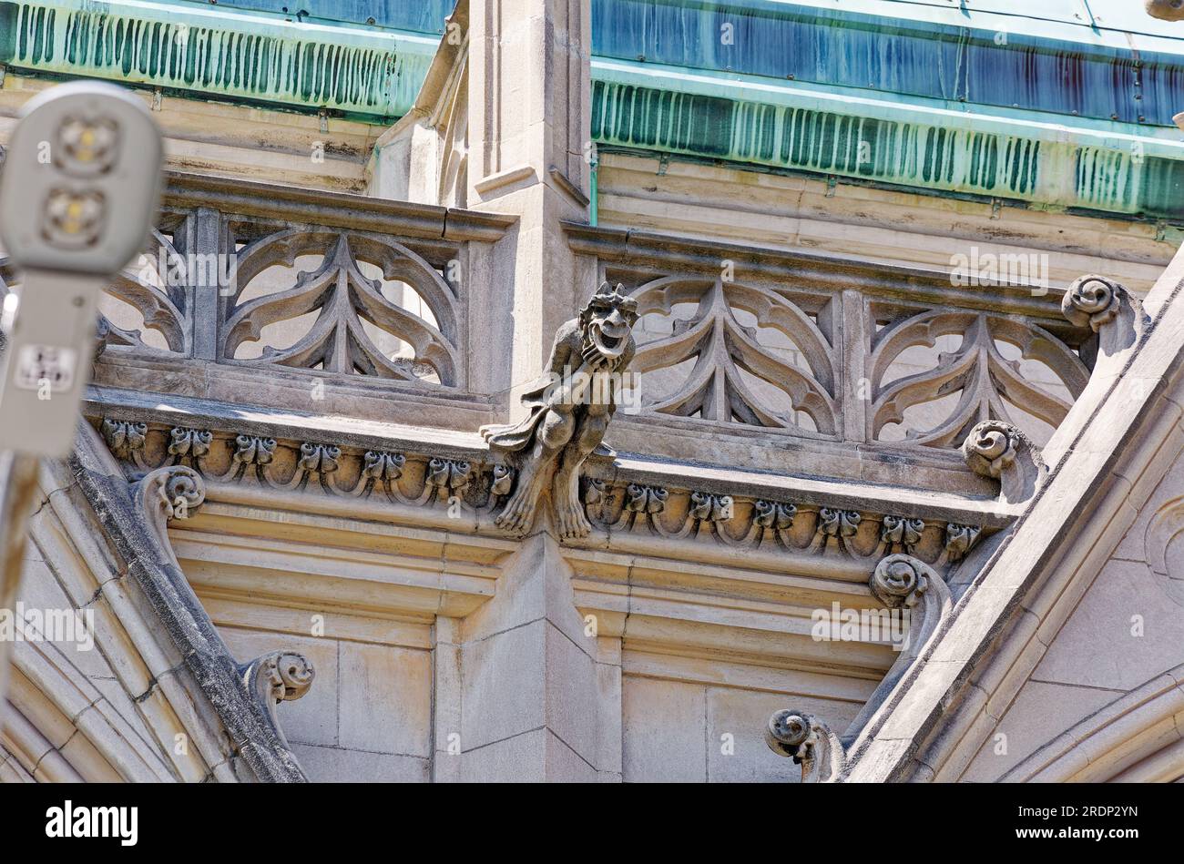 Fort Greene Historic District: Detail of 300 Vanderbilt Avenue, Queen ...