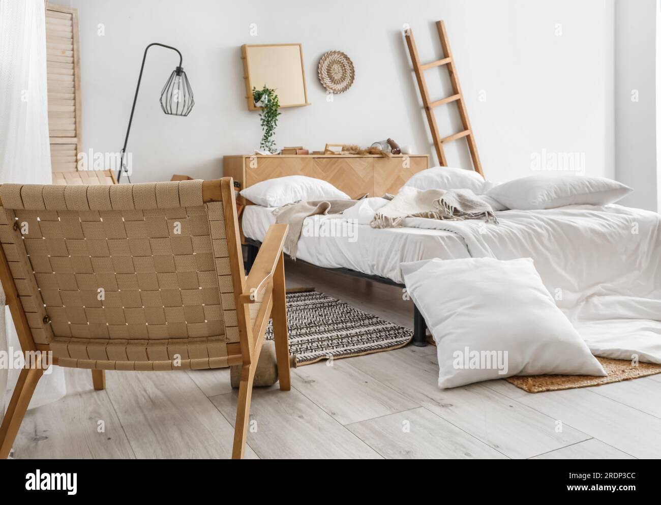 Messy table bed hi-res stock photography and images - Alamy