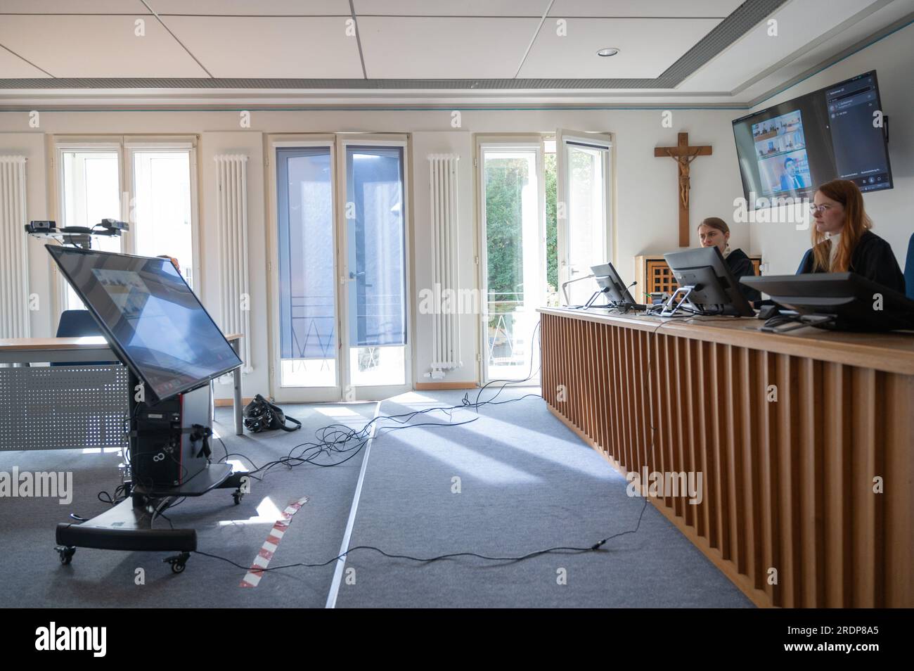 Video monitor courtroom hi-res stock photography and images - Alamy