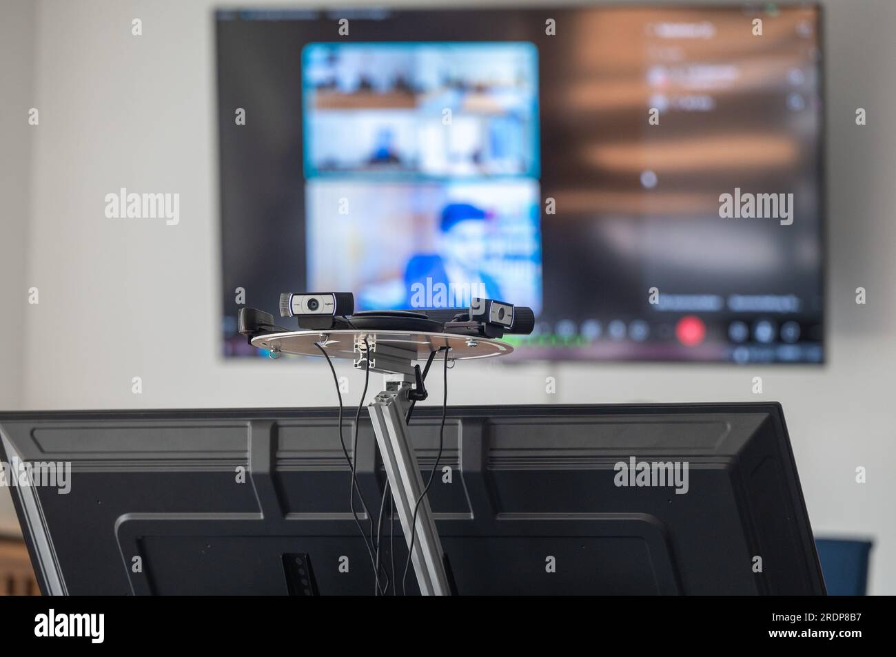 Video monitor courtroom hi-res stock photography and images - Alamy