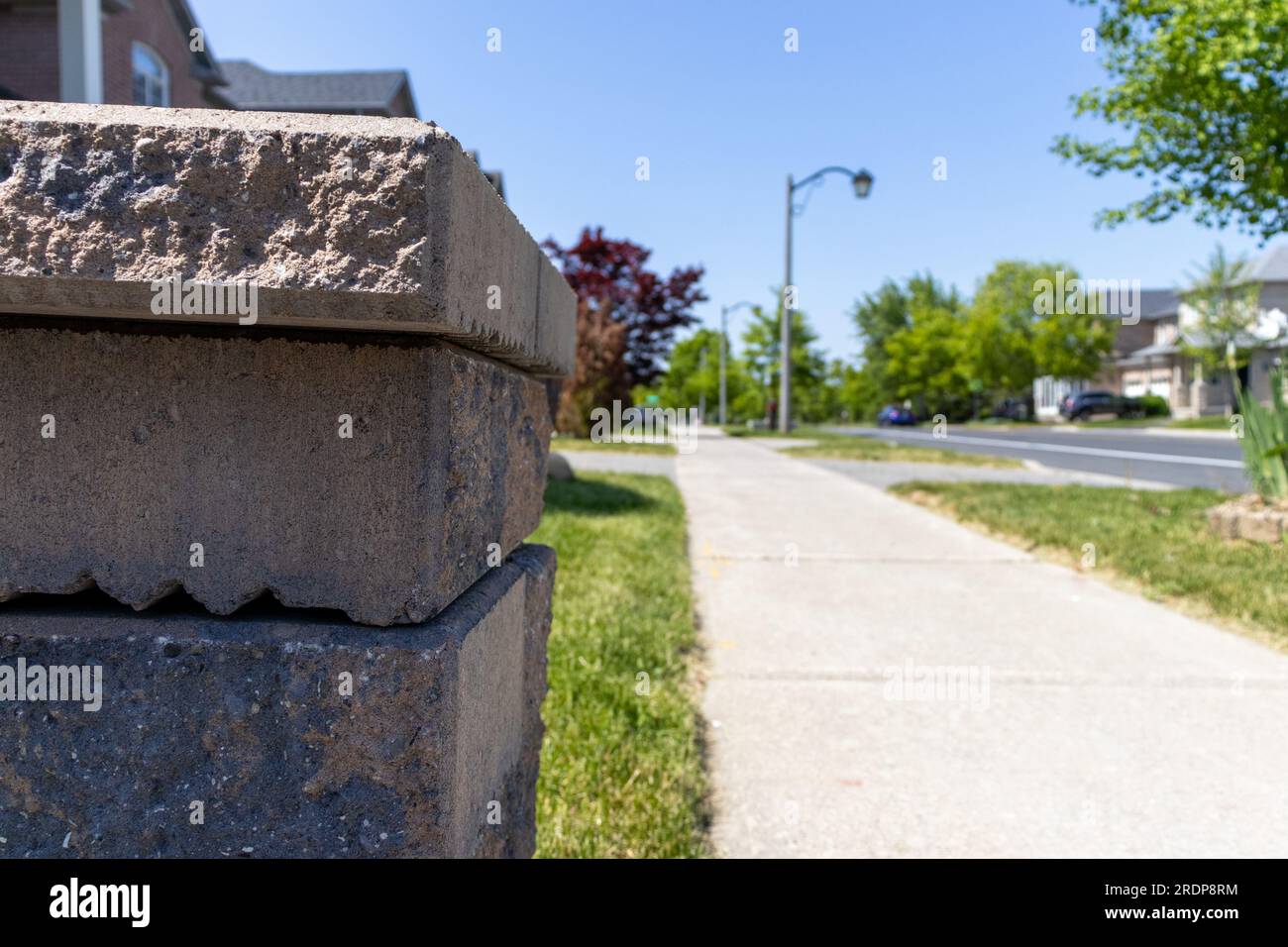 Sidewalk edge hi-res stock photography and images - Alamy